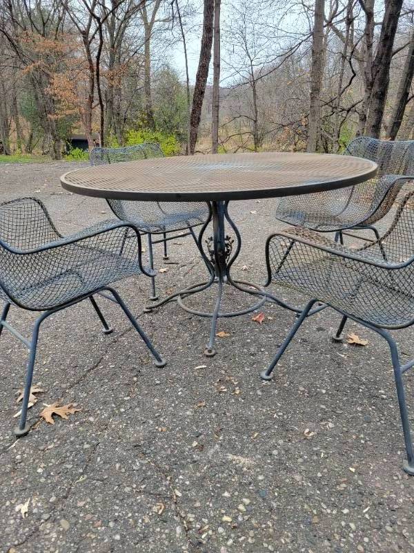 Russell Woodard Sculptura Patio Set. Clocks. Jenny Lind Furn. Paintings ...