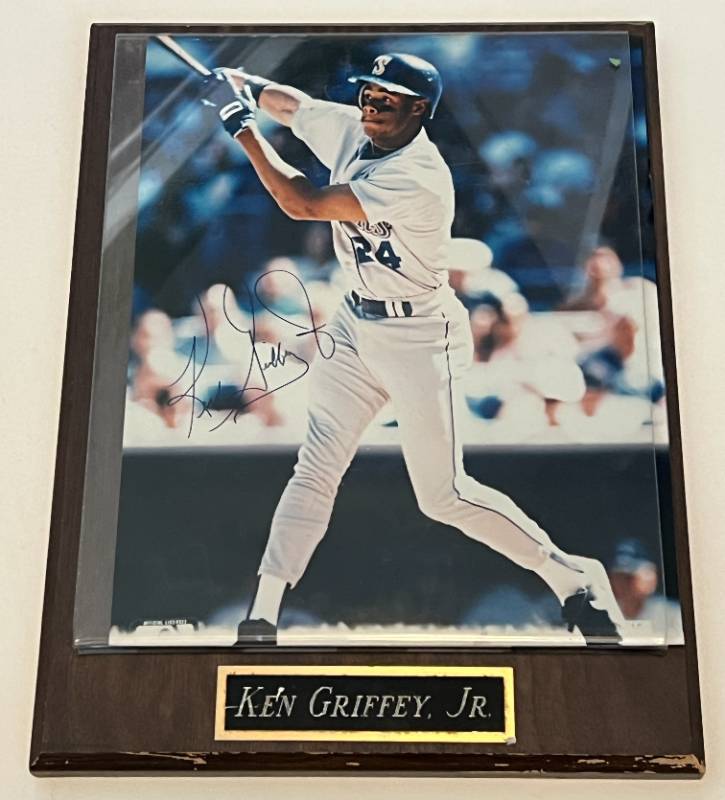 MN Elite Sports Cards February Auction - Cards, Memorabilia, and More ...