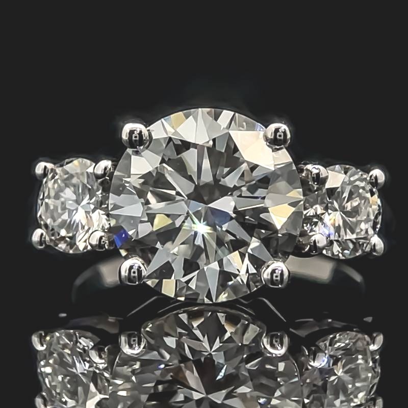 7th Annual Valentine's Day Fine Jewelry & Gem Auction | Rolex, Oscar ...