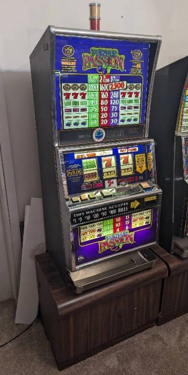 UNIQUE SALE WITH 3 REAL WORKING SLOT MACHINES!!! BONUS- RARE GUMBALL ...