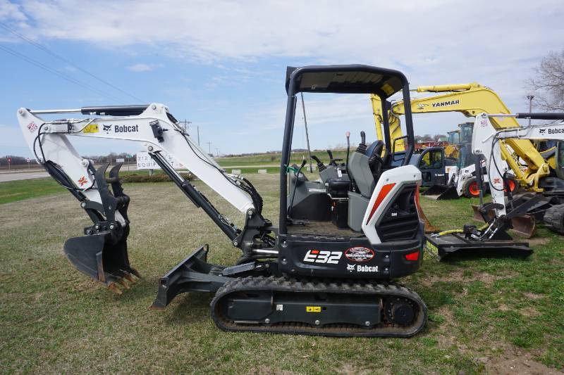 SW Metro Tracked Excavators, Skid & Wheel Loaders & Man Lifts ...