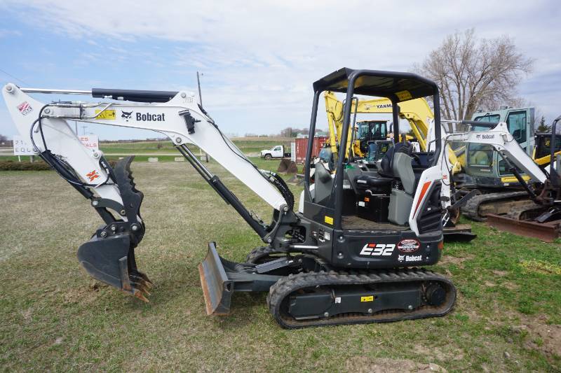 SW Metro Tracked Excavators, Skid & Wheel Loaders & Man Lifts ...