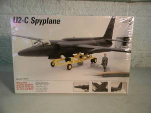 MAN CAVE DEALER - LIFELONG COLLECTION OF MODEL AIRPLANES - HELICOPTERS ...