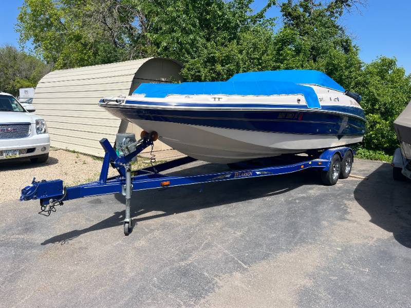 2001 Larson 234 Escape Deckboat | K-BID