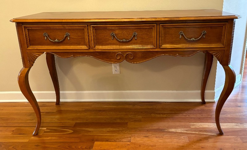 Lynn hollyn at home furniture store