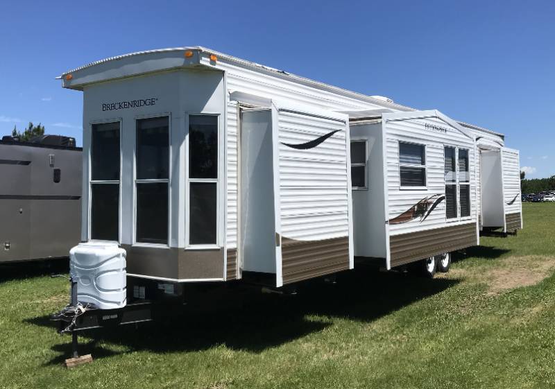 - Auction 146 - Toy Hauler, Park Model and More Campers - Take a Look ...