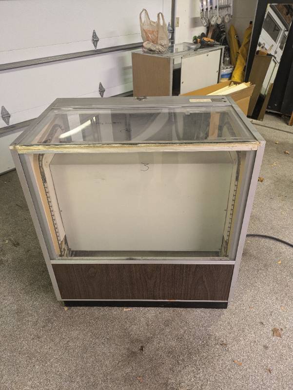 Rotating Display Case Cabinet Shelf Auction - All For Parts or Repair ...