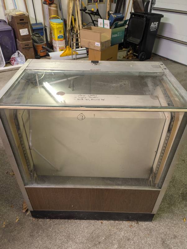 Rotating Display Case Cabinet Shelf Auction - All For Parts or Repair ...