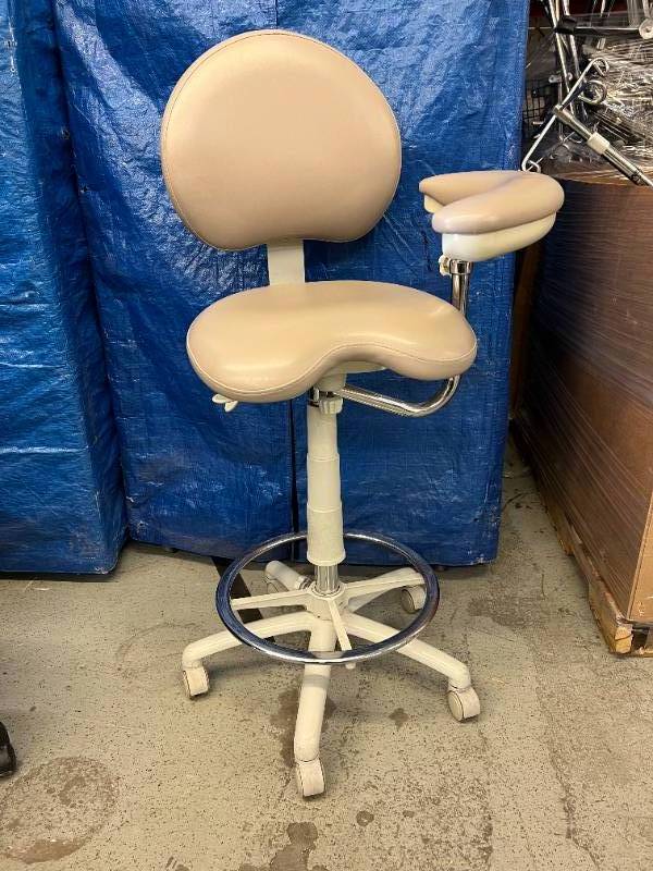 #2091 LOADS OF BREWER, HERMAN MILLER, ADEC & MIDMARK DENTAL/LAB/OFFICE ...