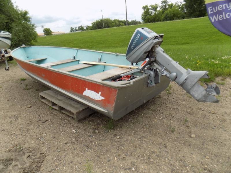 Let's Go Fishing Donated Boats #1048 | K-BID