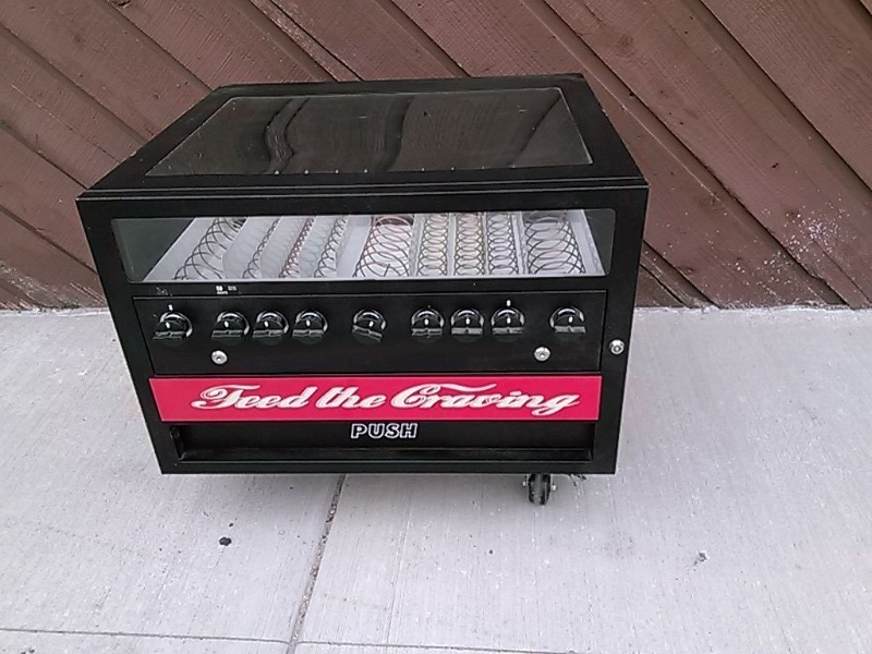 JSA ONLINE AUCTIONS 113 MAN CAVE 2-VENDING MACHINES AND ARCADE GAMES ...