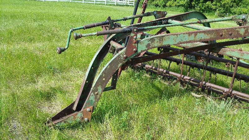 Oliver Side Delivery Hay Rake 10' Wide | Greenfield Hobby Farm Auction ...
