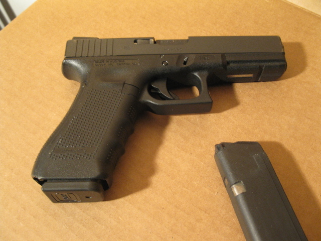 Glock 17 Gen 4 Semi-auto 9mm pistol | Full Metal Gun Shop 82 | K-BID